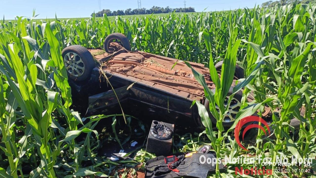 Jovem capota carro na PR-497 em São Miguel do Iguaçu - Radar BO